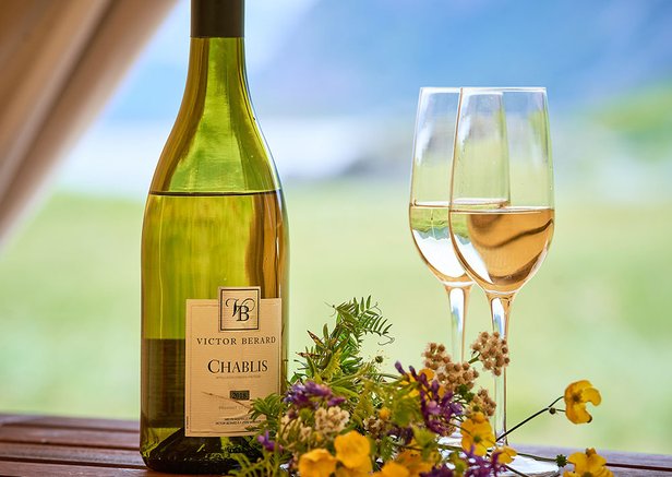 Chablis Vs Chardonnay: Terroir, Winemaking, Flavors, Food Pairings