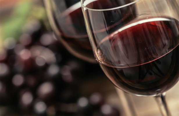 10 Delicious Fruity Red Wine Bottles (2024): Styles, Prices, Tasting Notes