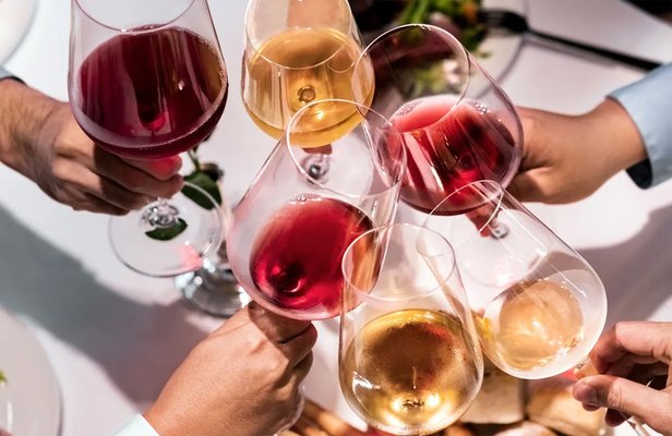 15 Best Low Calorie Wines: Calories, Alcohol, Taste (2022)