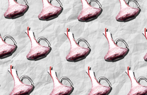 Wine Decanter Guide (7 Types, How to Use, Buying Tips)